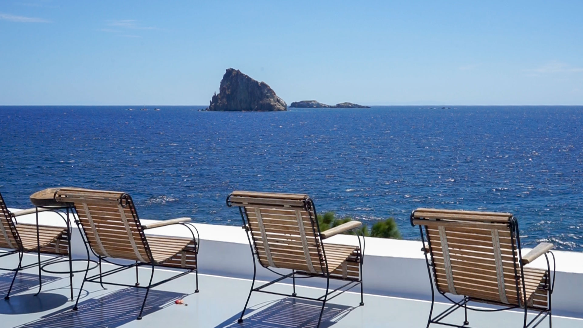 Raya Hotel & Resort - In Bed with Luxury